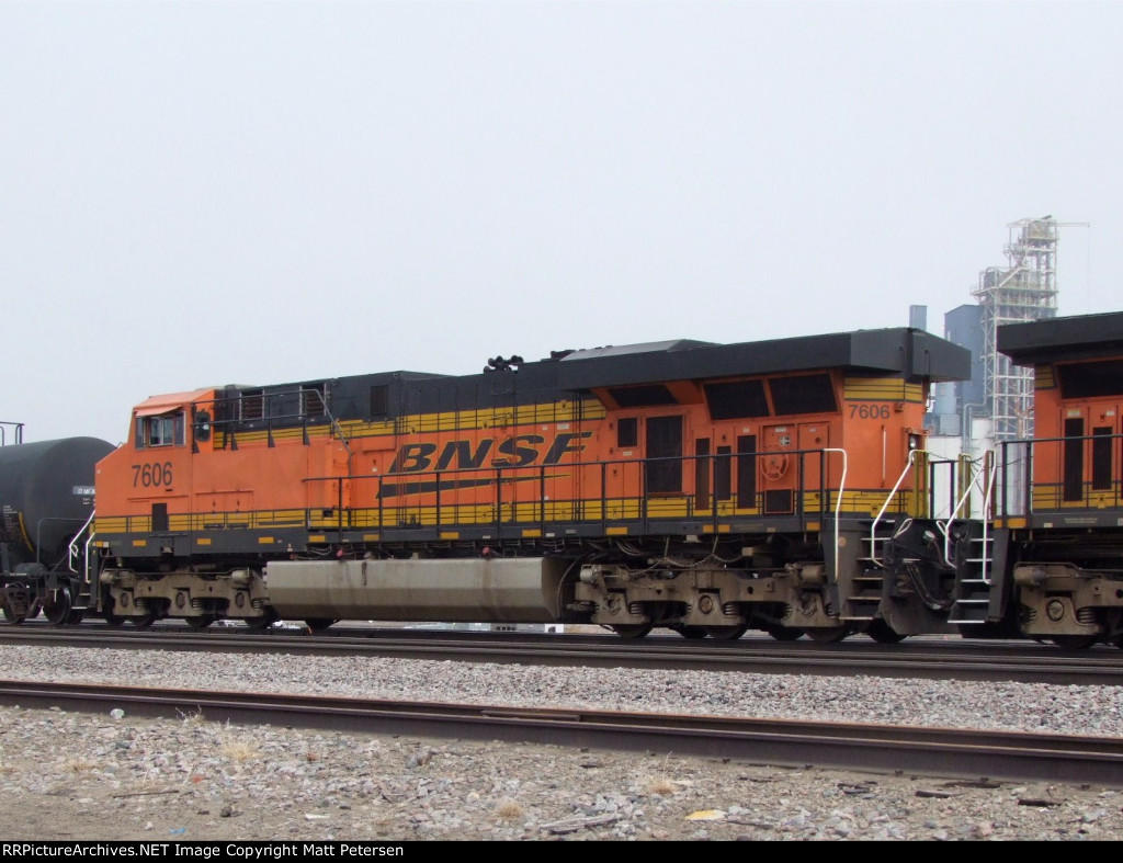 BNSF 7606